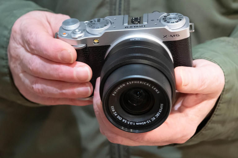 What are the best small mirrorless cameras?