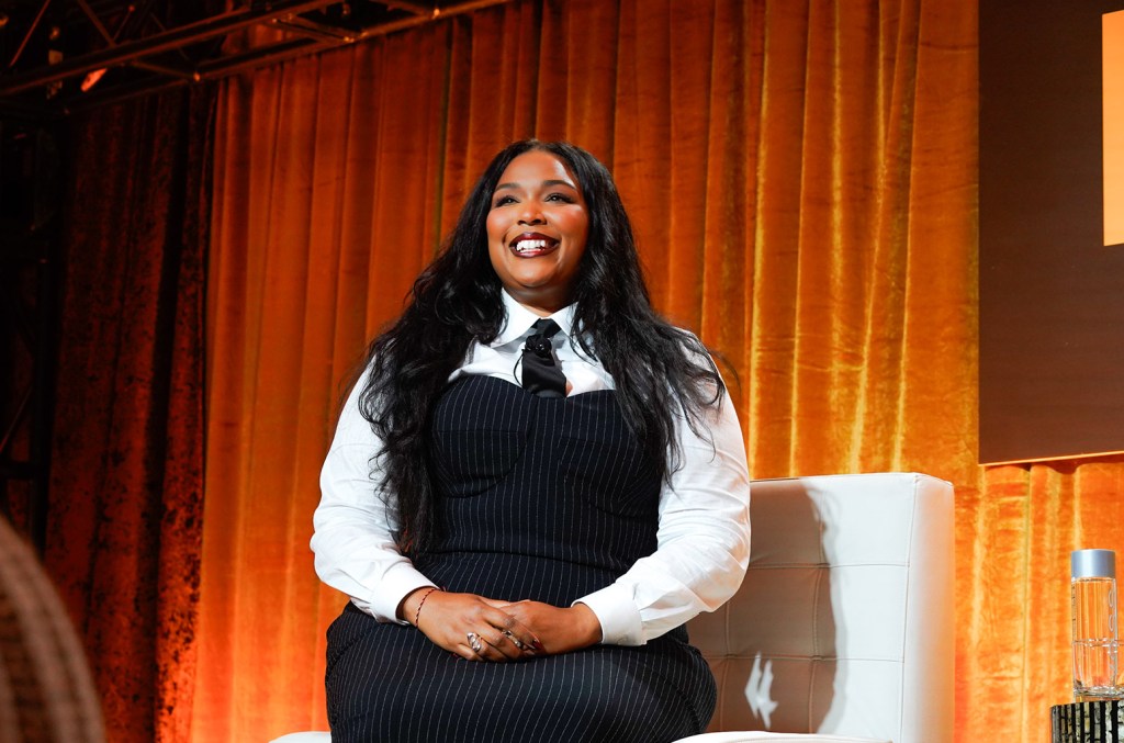 Lizzo Announces Intimate Fan Shows, Gives Michael Jackson Vibes in ...