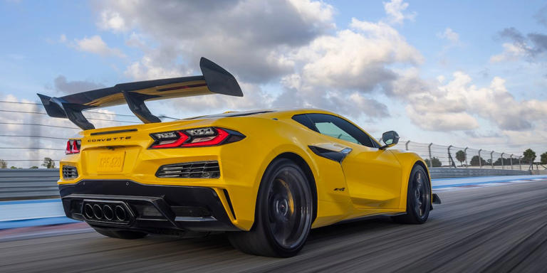 Chevy Claims the 1064-HP Corvette ZR1 Can Hit 60 MPH in 2.3 Seconds