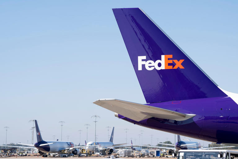 NTSB investigating Alaska Airlines-FedEx close call at Newark Airport