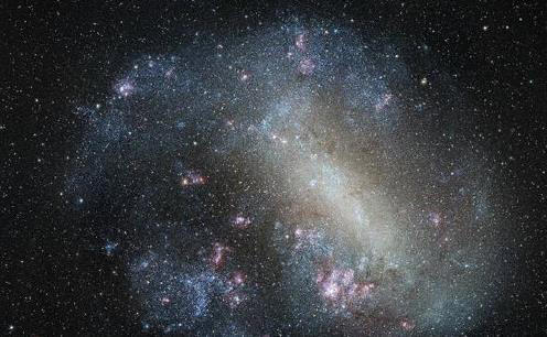 比太阳亮870万倍，已知宇宙中最亮的恒星，R136a1究竟有多恐怖？