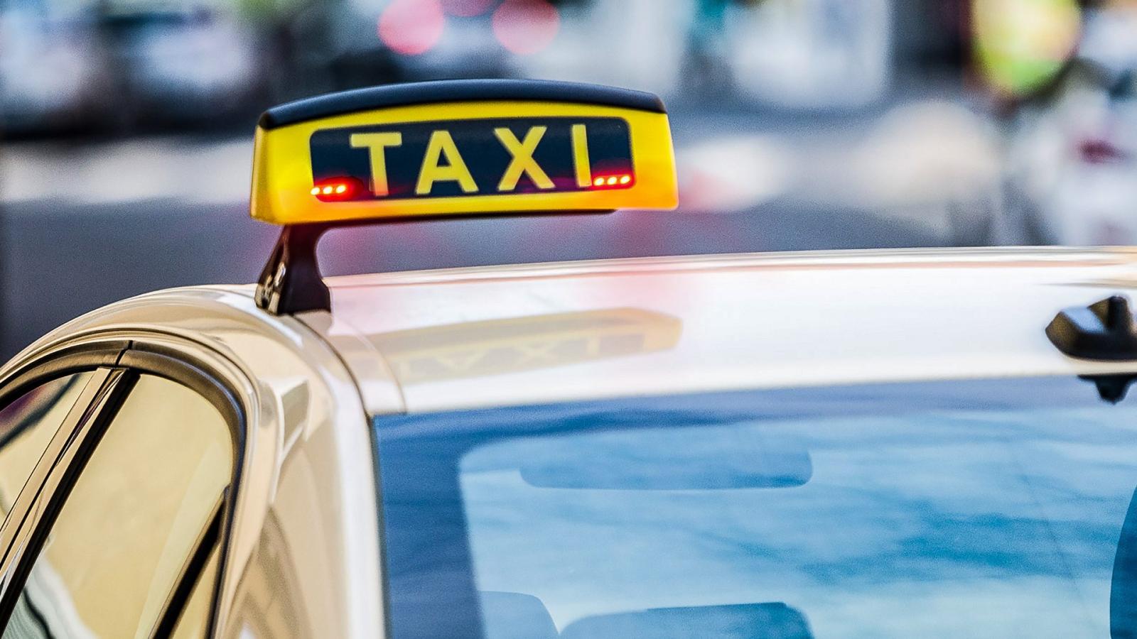 Οδηγός ταξί χρέωσε 230 ευρώ για διαδρομή μισής ώρας -Έκλεψε και τις ...