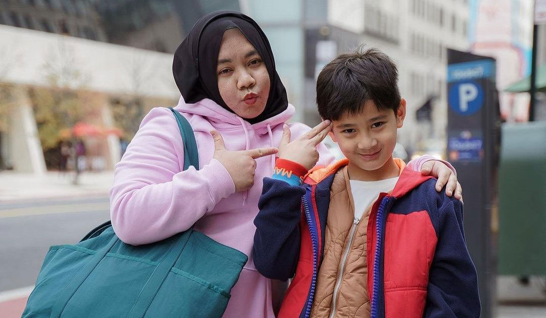 Jadi Anak Sultan, Rafathar Belajar Masak Telor Ceplok Bareng Mbak Lala ... Jadi Anak Sultan, Rafathar Belajar Masak Telor Ceplok Bareng Mbak Lala ...
