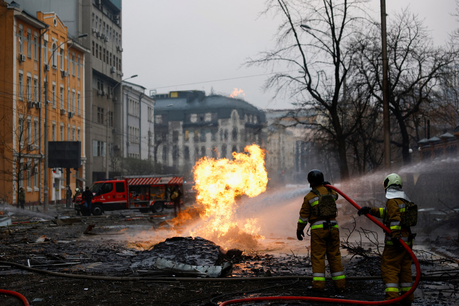 Missile strikes and massive cyber attack hit Ukraine Missile strikes and massive cyber attack hit Ukraine