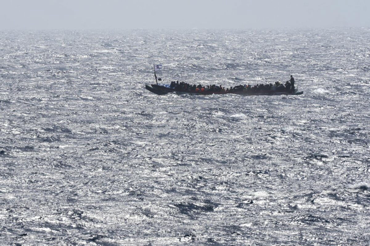 Migranti, naufragio al largo di Rodi: otto morti Migranti, naufragio al largo di Rodi: otto morti