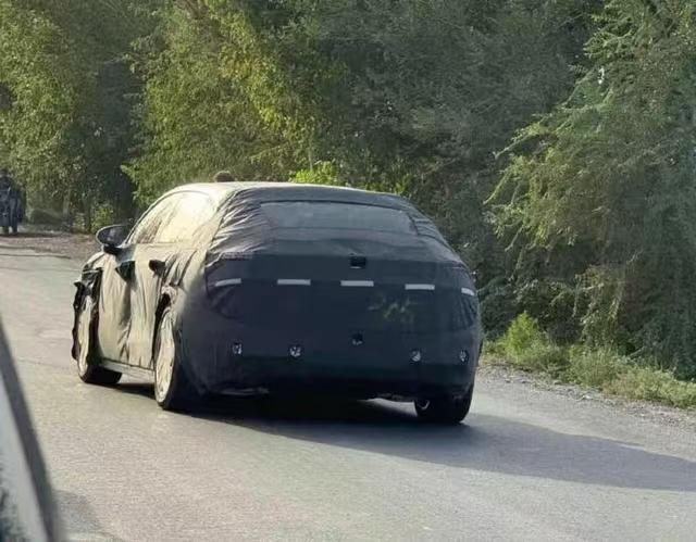 极氪007猎装版，剑指蔚来ET5T？