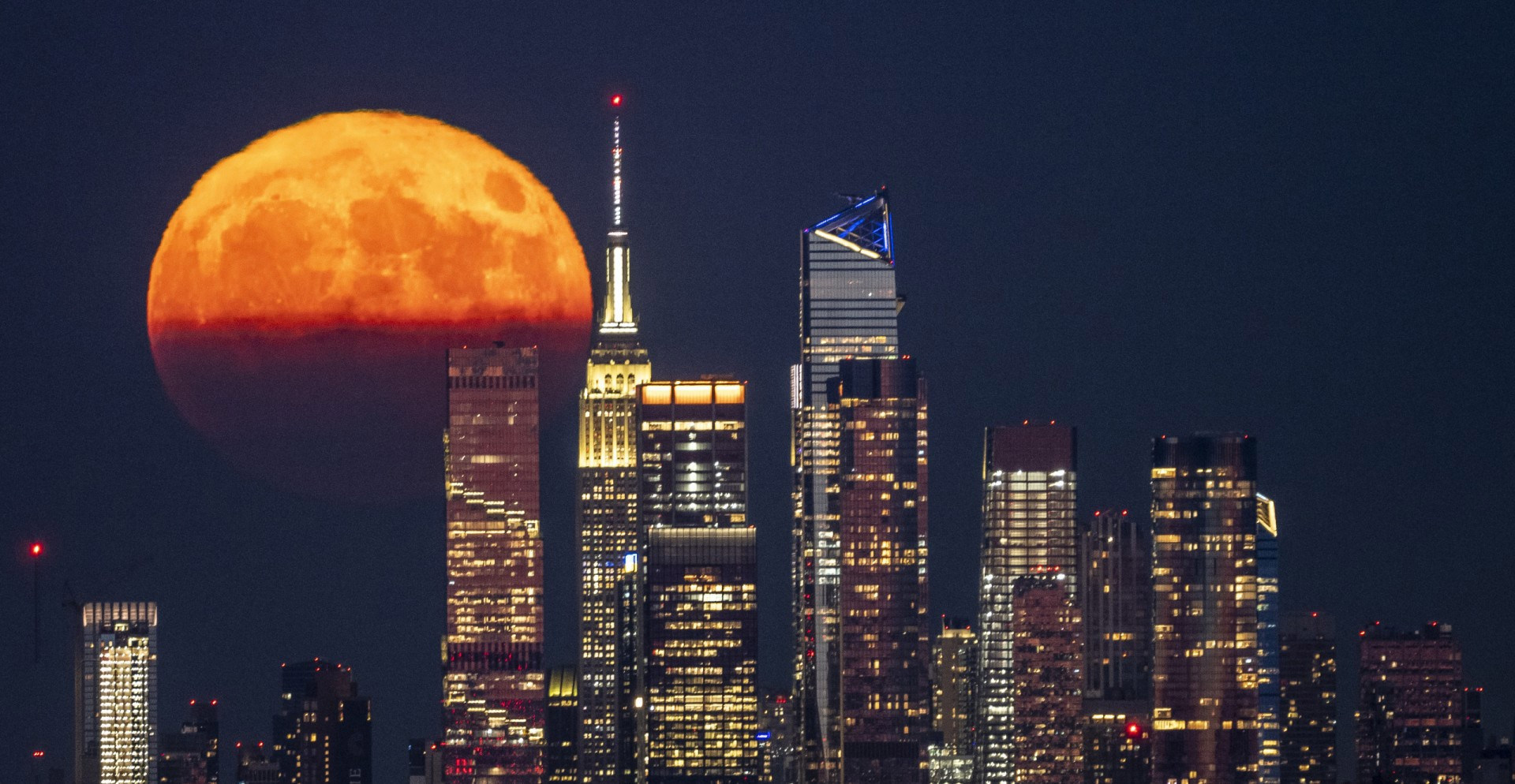 Does a Full Moon really trigger strange behavior? Does a Full Moon really trigger strange behavior?