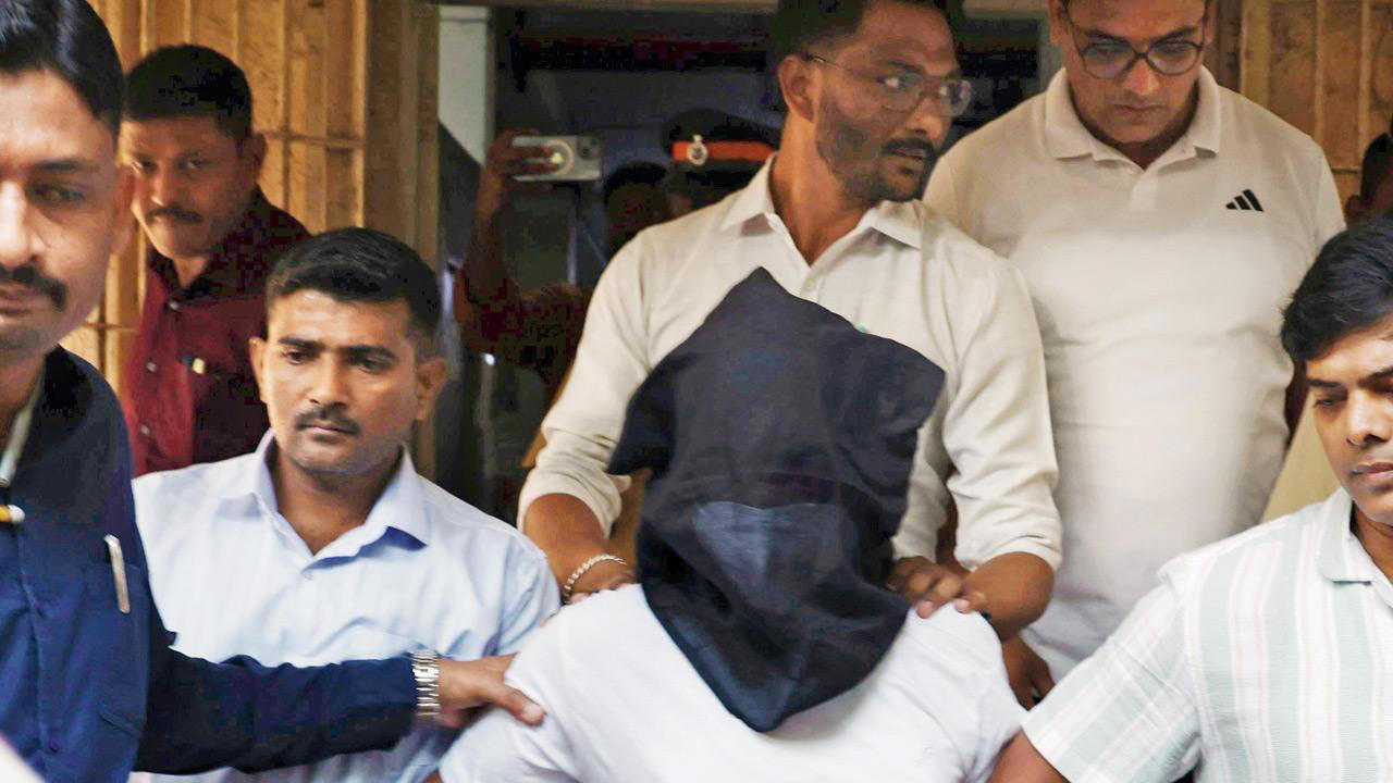 Kurla BEST bus crash: Driver claims he saw spark before he lost control ... Kurla BEST bus crash: Driver claims he saw spark before he lost control ...