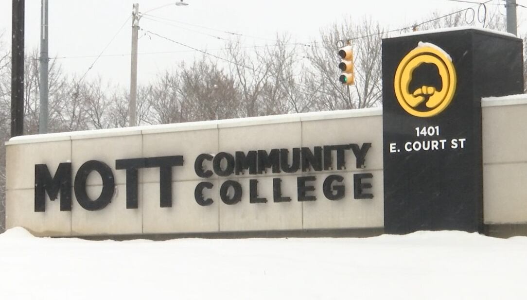 Mott Community College keeps accreditation