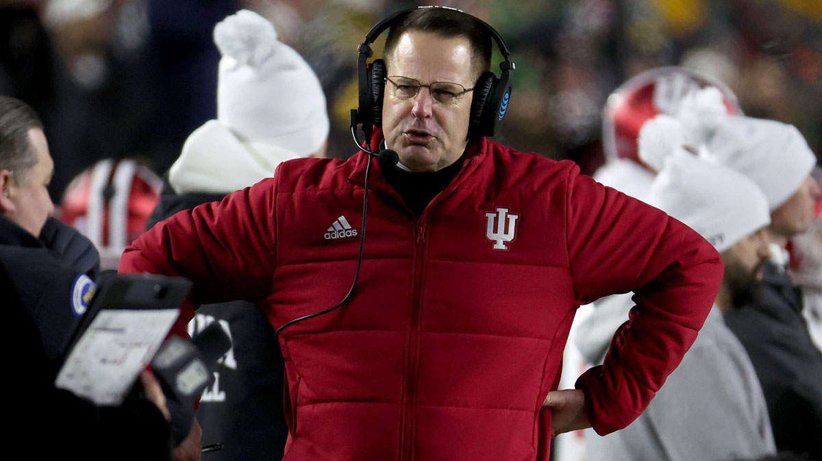 Indiana Football coach Curt Cignetti on controversial 4th quarter ...