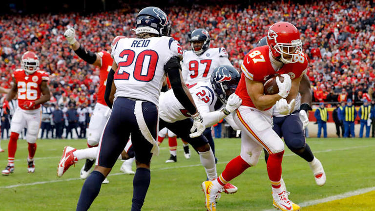 Who are the announcers and referees for Chiefs vs. Texans today? Who are the announcers and referees for Chiefs vs. Texans today?