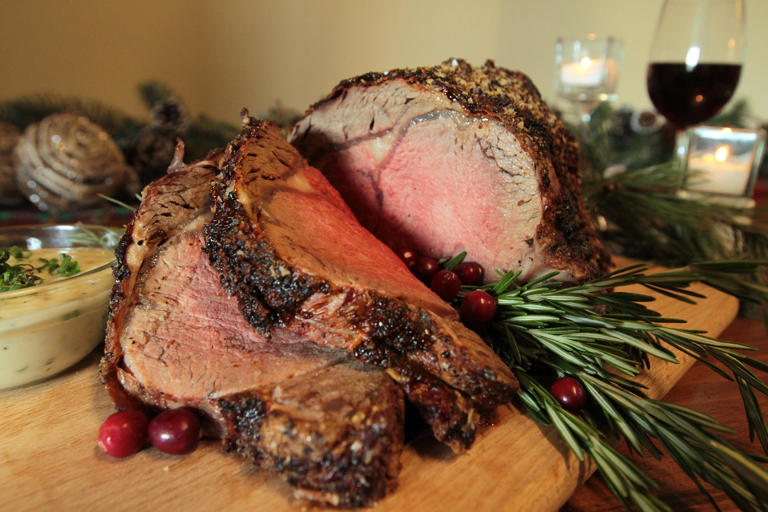Standing prime rib roast recipe, cooking time, how to carve