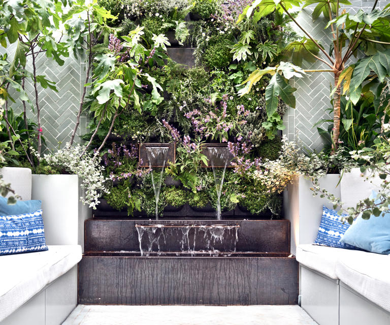 How to make a courtyard garden look bigger – 8 tips and tricks from the ...