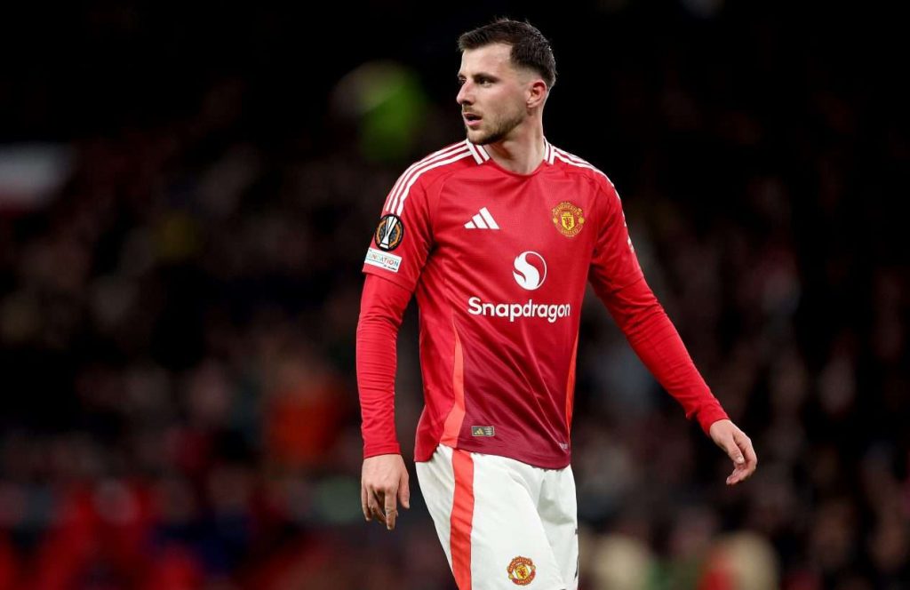 Loukkaantuneelta Mason Mountilta viesti Manchester Unitedin ...