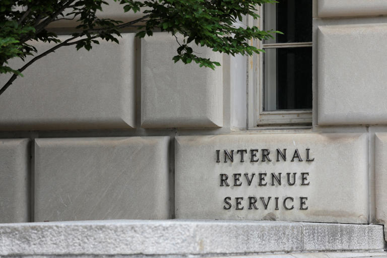 Who qualifies for $1,400 IRS stimulus checks? Why are they being sent ...