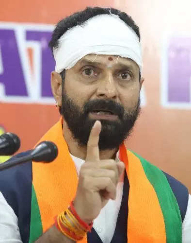 BJP demands CBI inquiry into police action on Ravi BJP demands CBI inquiry into police action on Ravi