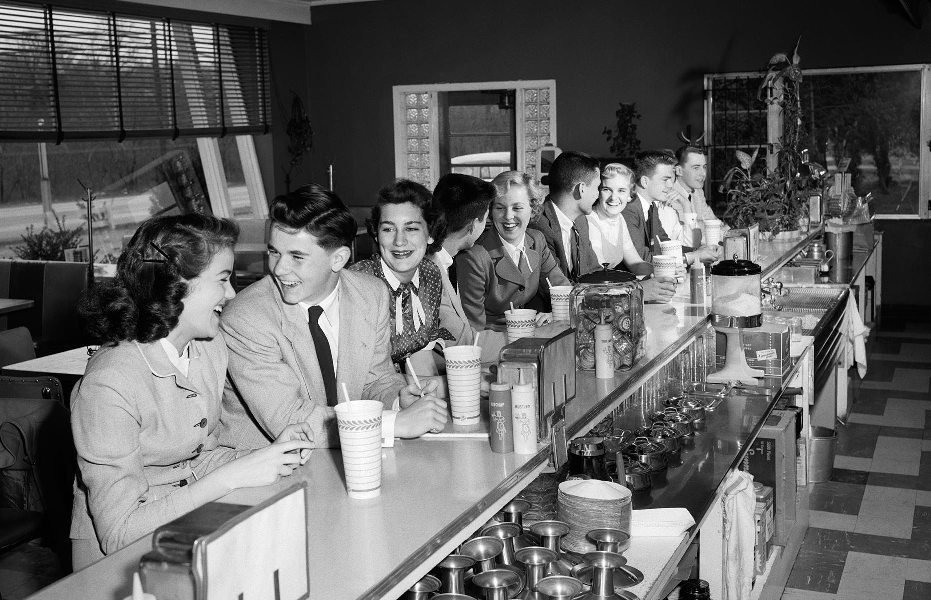 Retro Images Show America’s Old-School Diners Through The Decades