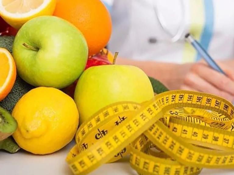 ¿Es buena la fruta por la noche para adelgazar? Consejos y mitos aclarados