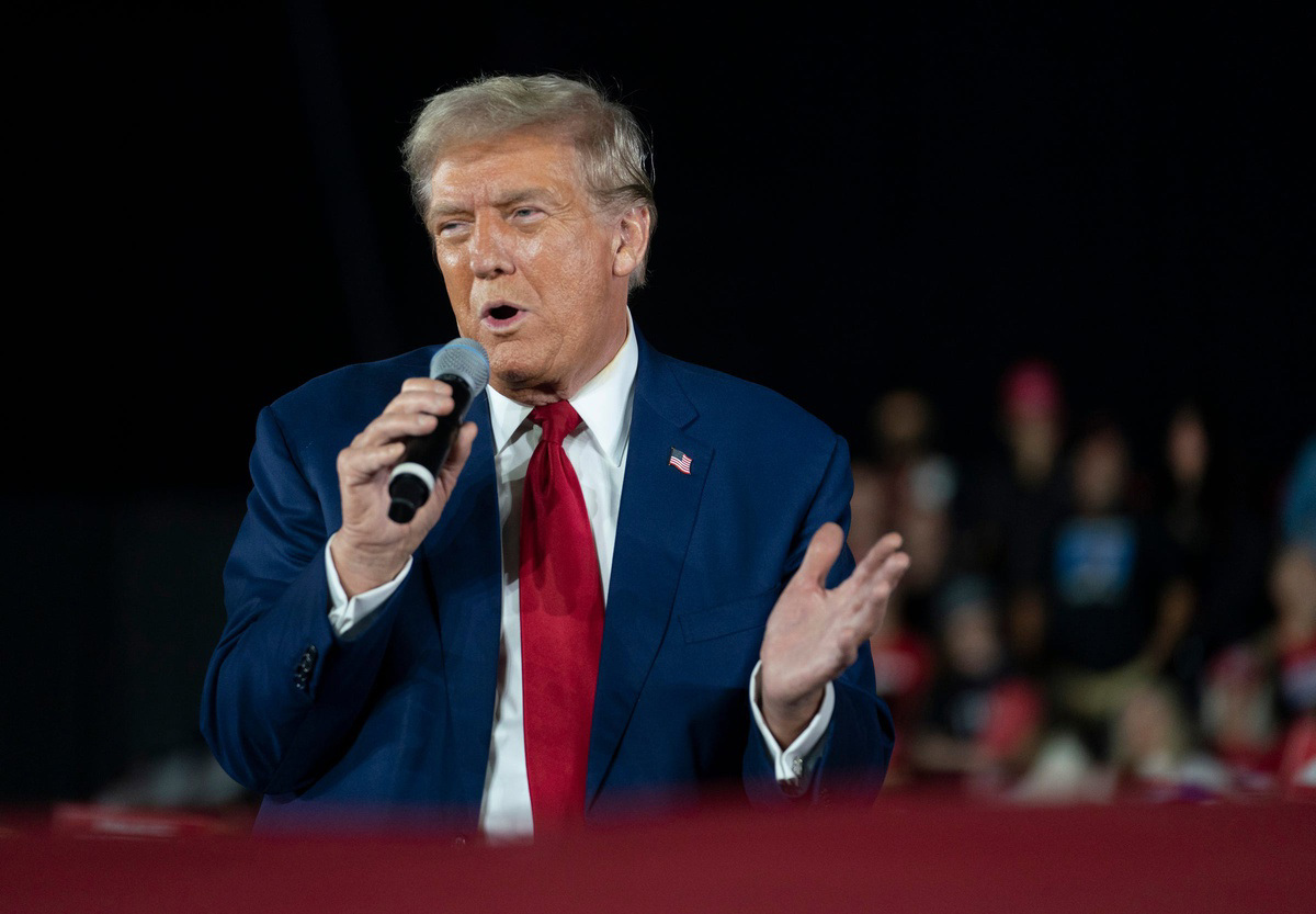 Donald Trump Warns Federal Employees Who Refuse to Return to the Office Donald Trump Warns Federal Employees Who Refuse to Return to the Office