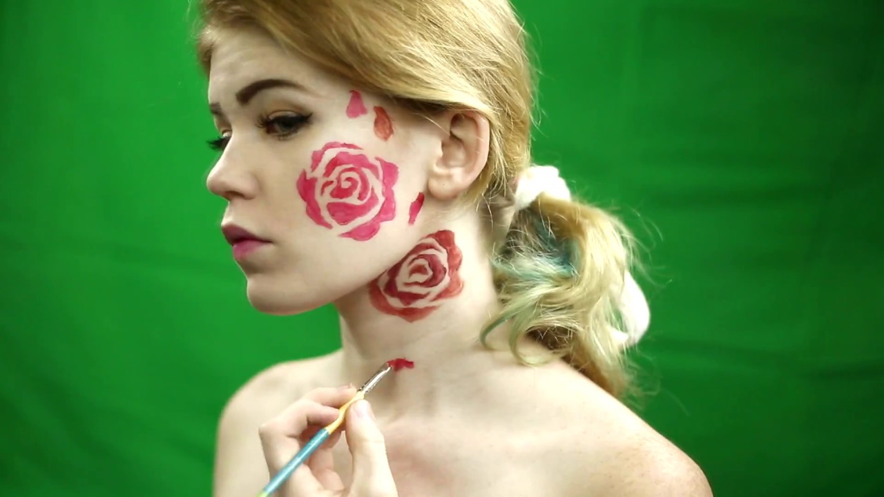 Belle body art stuns with elegant and lifelike design