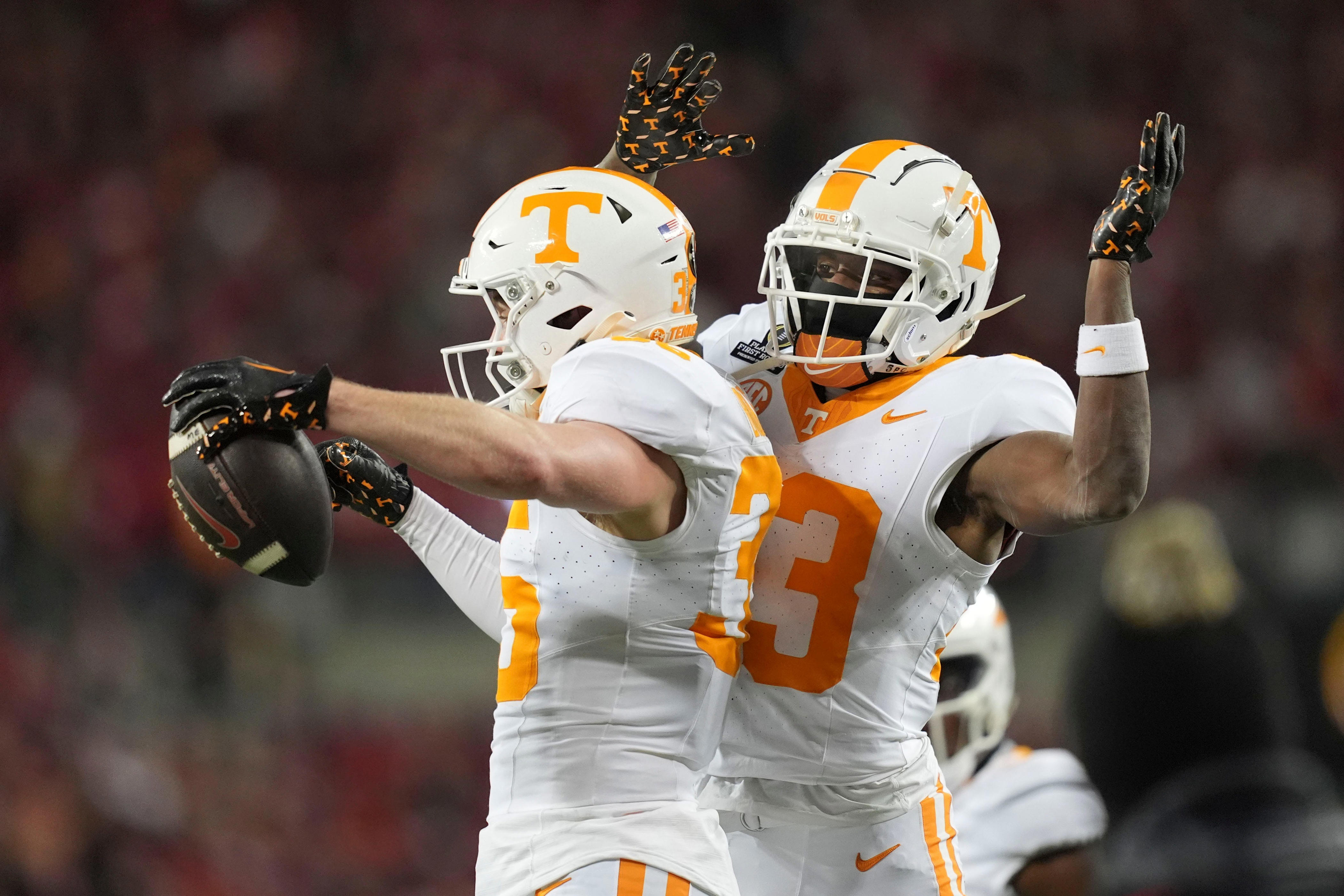 Look: Will Brooks make clutch toe-tap interception for Tennessee ...