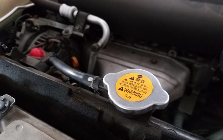 Perlu Tahu, Ini Patokan Kapan Waktu yang Pas Ganti Air Radiator Mobil