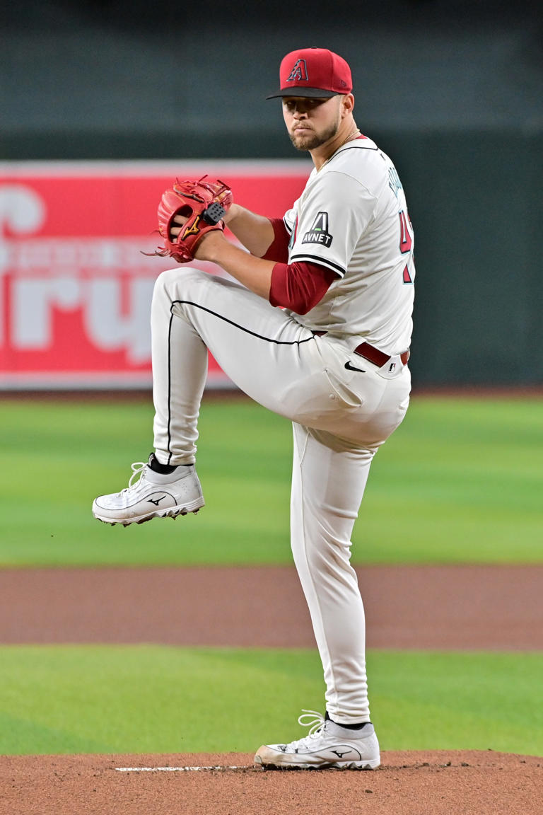 Cleveland Guardians trade Josh Naylor, re-acquire Carlos Santana