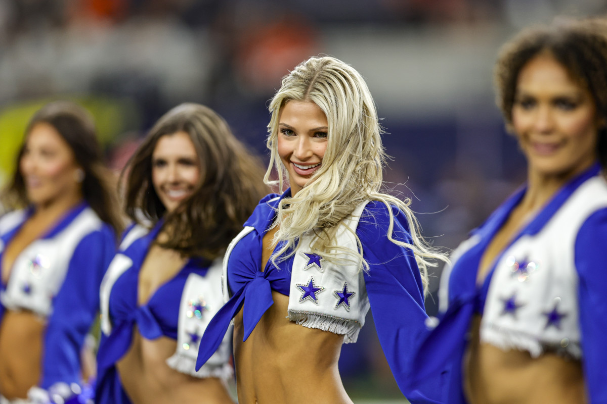 'Stunning' - Dallas Cowboys Fans Love Cheerleader's Summer Dress