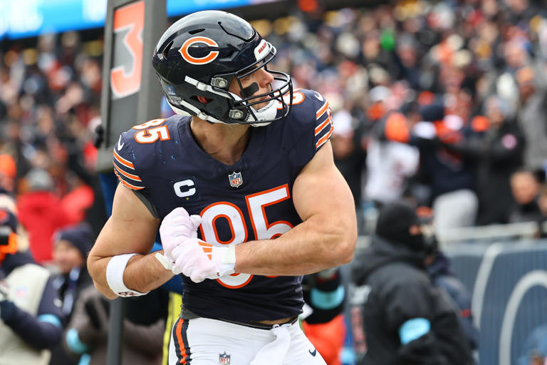 Bears TE Cole Kmet reflects on disappointing 2024 season