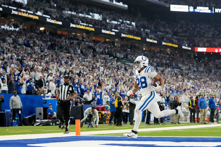 Week after fumbling, Jonathan Taylor runs into the tunnel in a search ...
