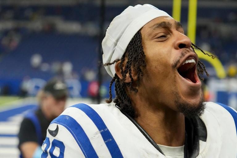 Week after fumbling, Jonathan Taylor runs into the tunnel in a search ...