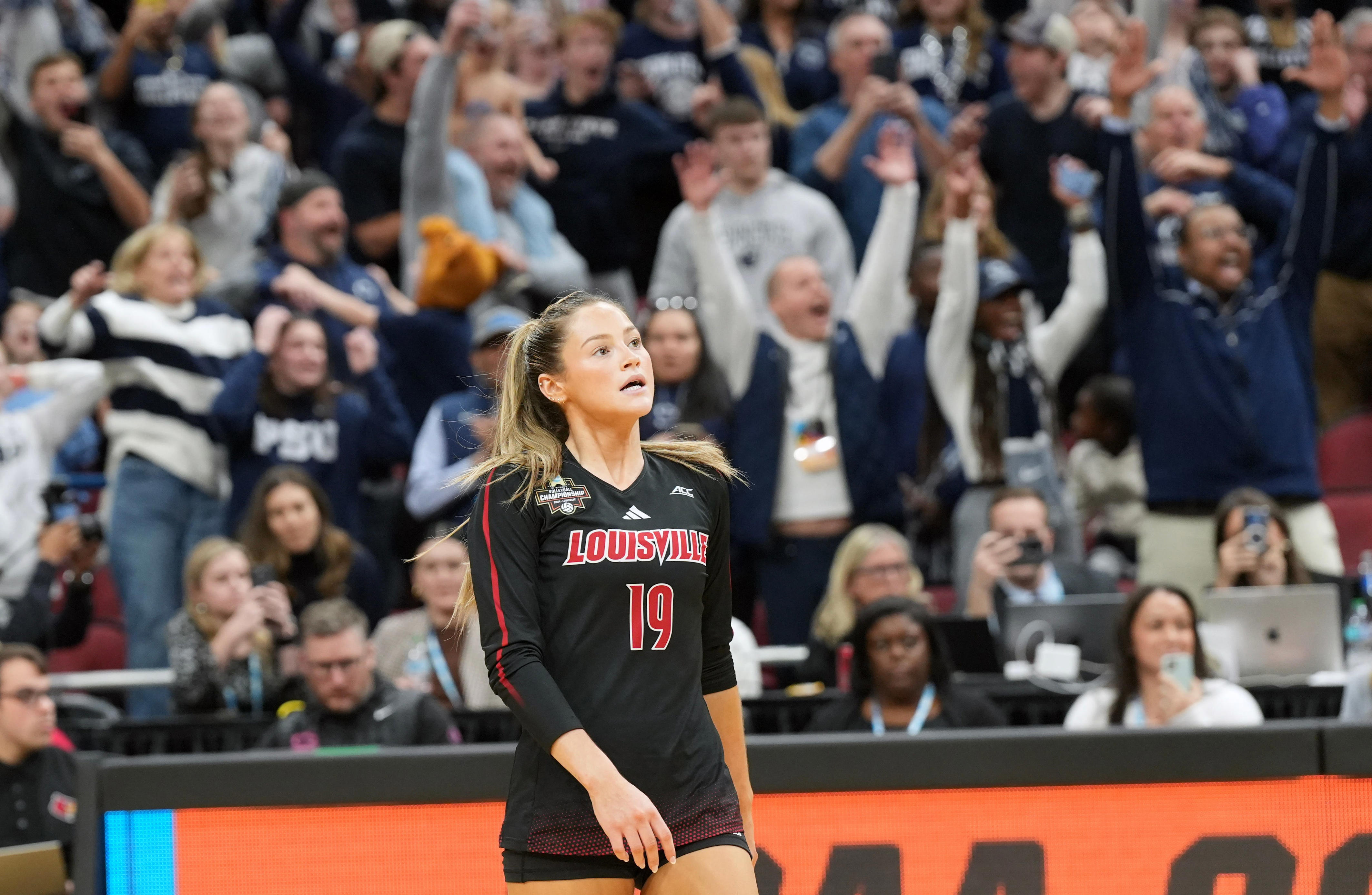 Louisville volleyball's senior class, led by Anna DeBeer, cemented ...