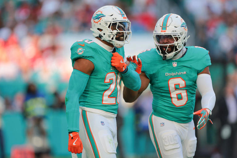 Miami Dolphins' Tua Tagovailoa is inactive today vs. Cleveland Browns