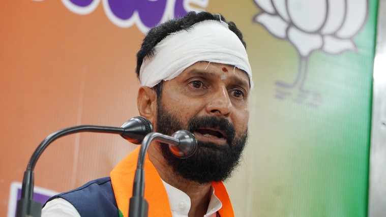 Ensure safe return of every stranded tourist, says BJP MLC Ravi Kumar