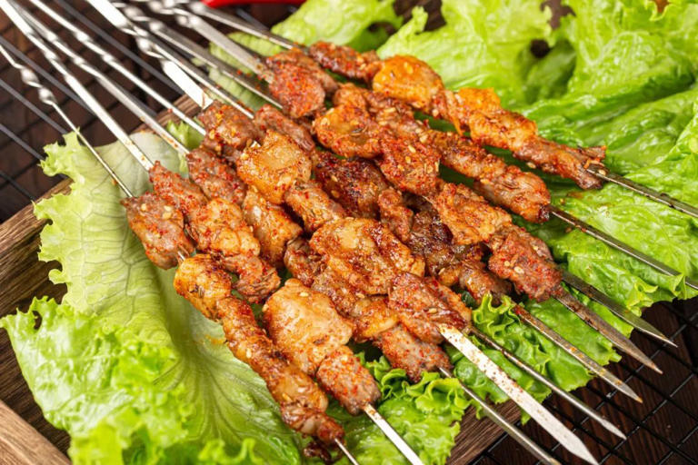 “睡前吃宵夜”和“饿肚子睡觉”，哪个危害更大？