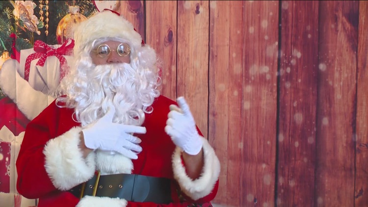 7's Hero: Signing Santa