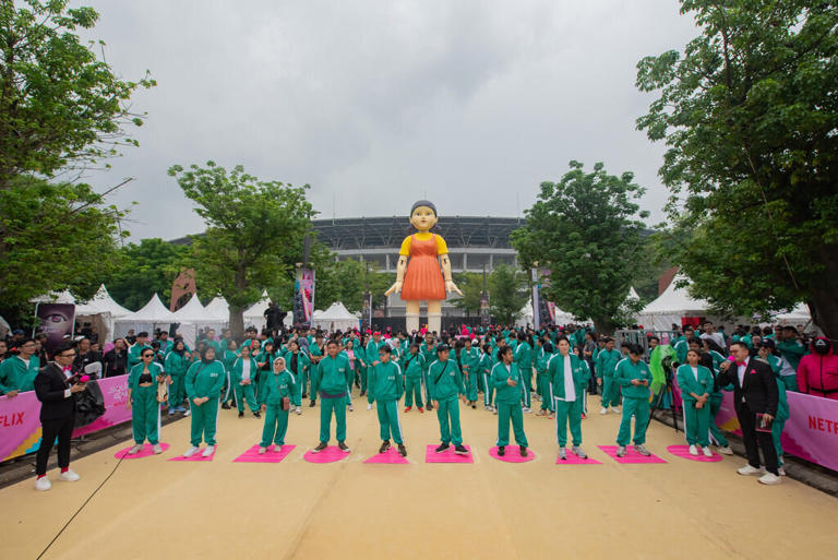 Wow! 900 Lebih Peserta Ikut Bermain Red Light Green Light dari Squid Game 2 di GBK