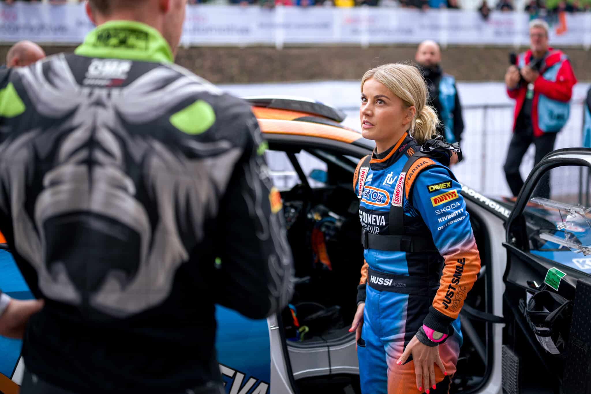 Janni Hussi poseerasi yhteiskuvassa Jari-Matti Latvalan kanssa – paljon ...