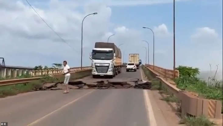 Brazil bridge collapse leaves two dead and 14 missing Brazil bridge collapse leaves two dead and 14 missing