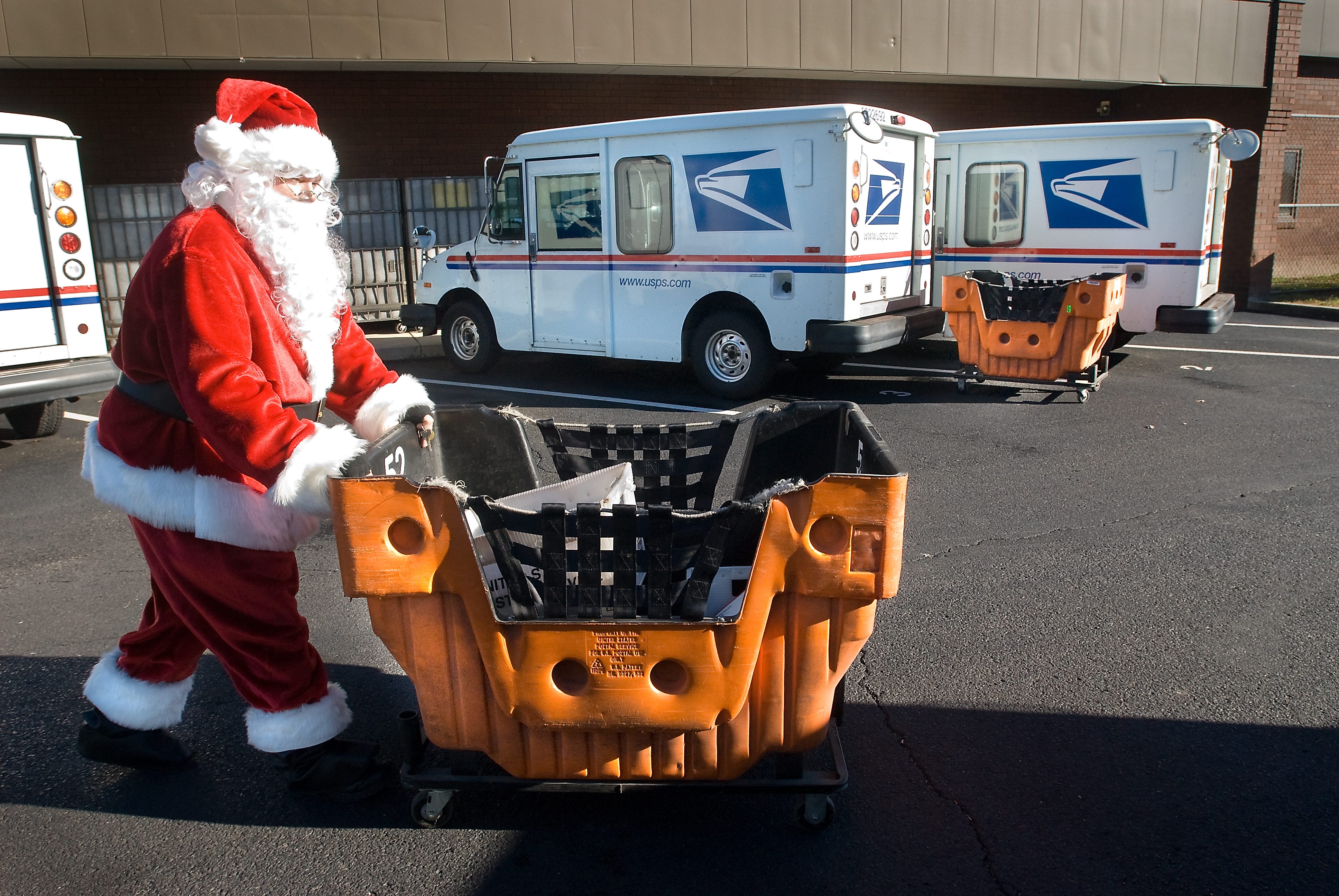 When is the last day for Christmas delivery? 2025 holiday mailing deadlines