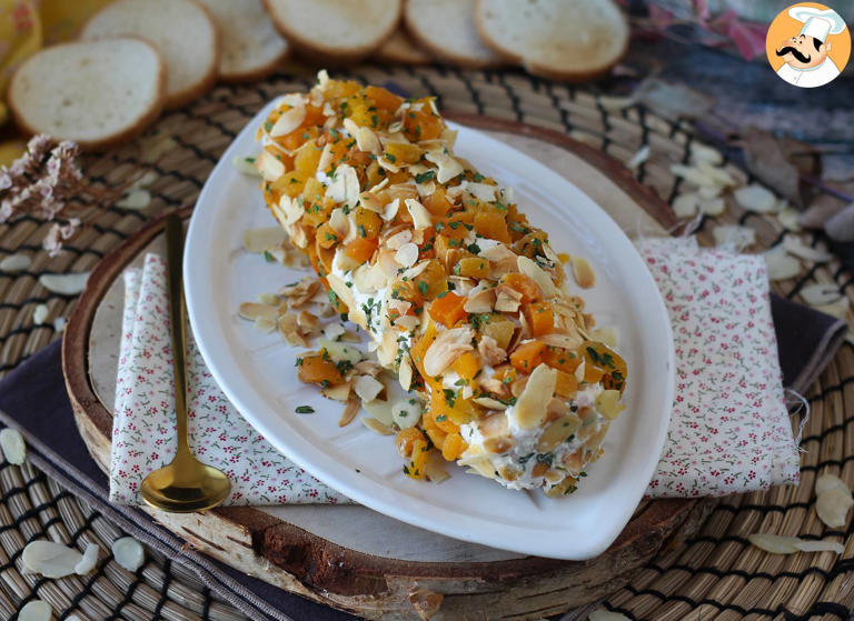 Cream cheese log with apricots and almonds: the perfect party appetizer!
