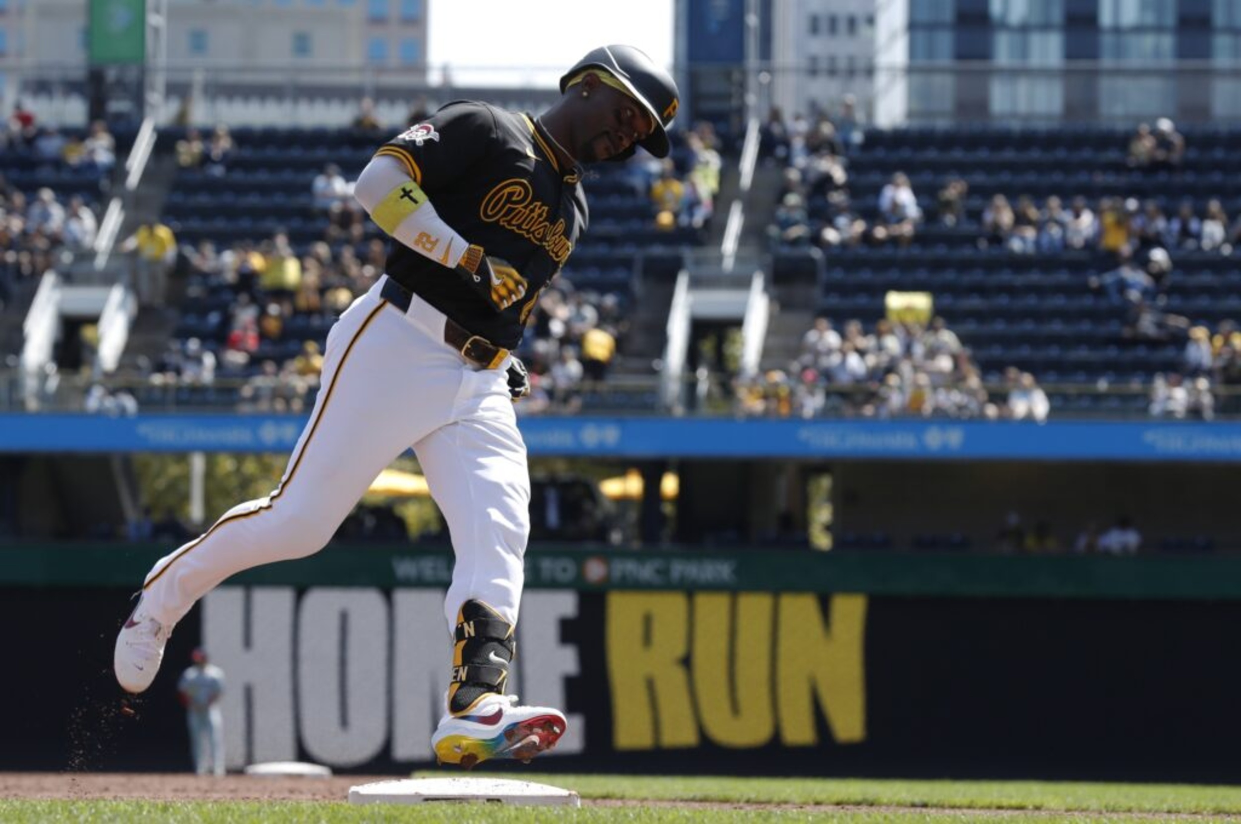 Former MVP Andrew McCutchen Signs with the Pirates for One Year