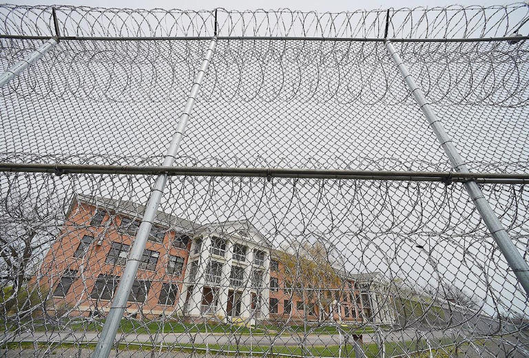 'Despicable': Fatal beating of Robert Brooks in NY prison sparks ...