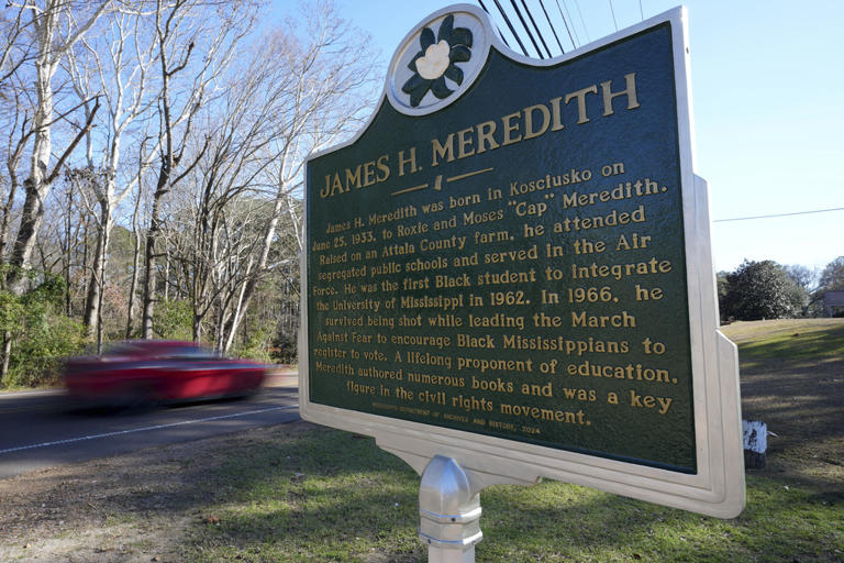 Civil rights icon James Meredith is honored in his Mississippi hometown