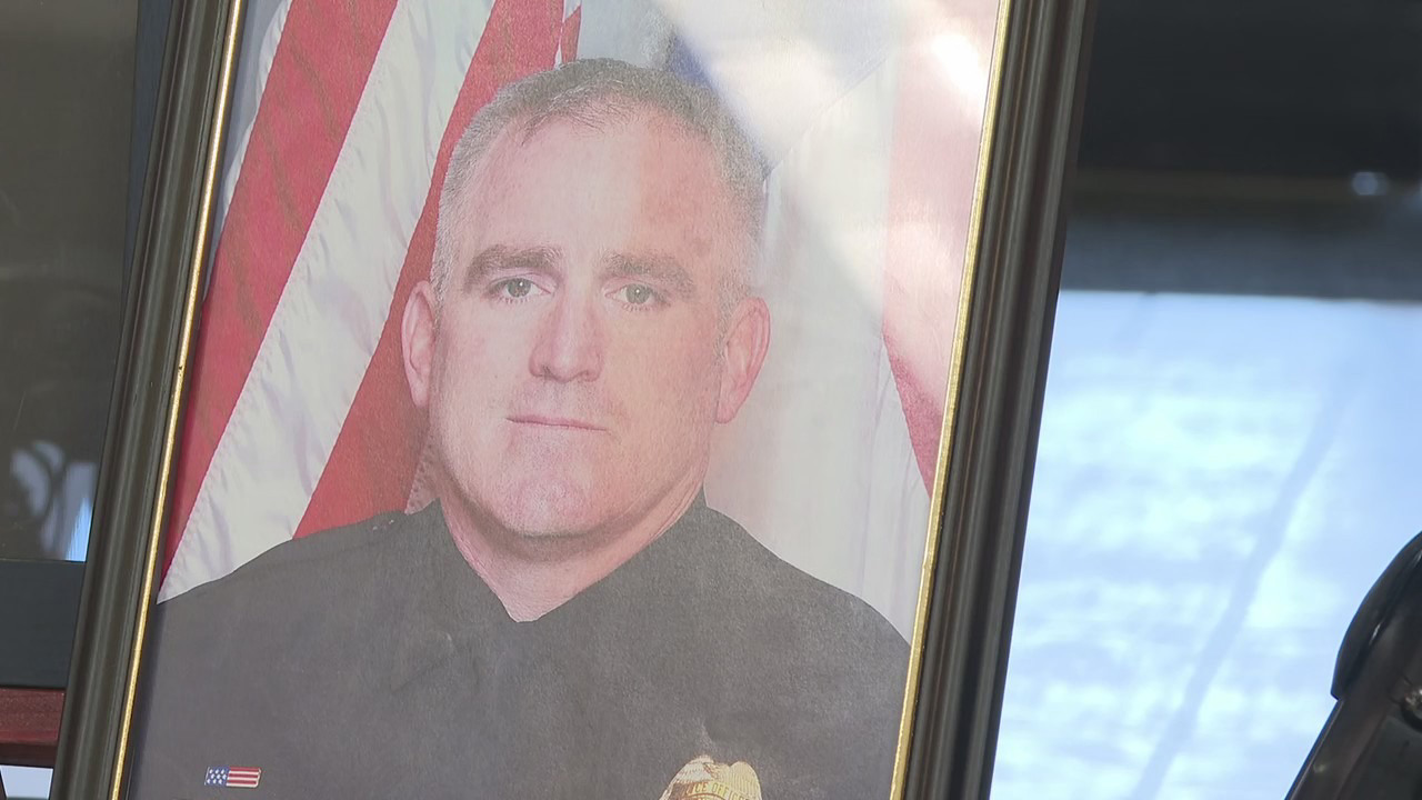 Greensboro police officer killed in shooting at Food Lion on Lawndale Drive Greensboro police officer killed in shooting at Food Lion on Lawndale Drive