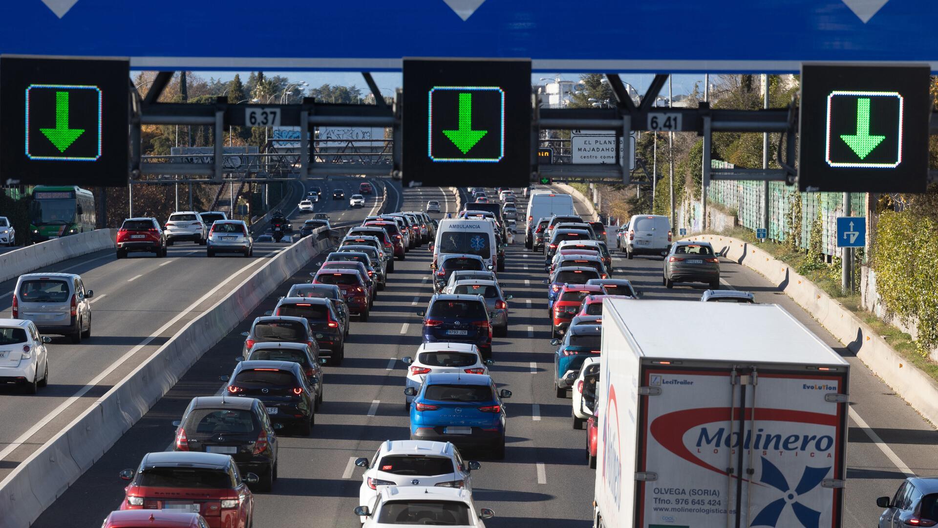 Los cambios que la DGT introducirá en la normativa de tráfico en 2025