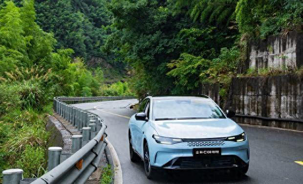 零跑C01超级增程 纯电续航高达316km