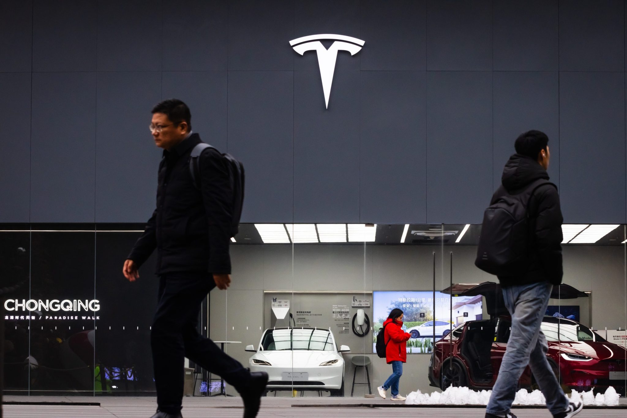 A former Tesla employee is suing the company, saying he was ‘completely ...