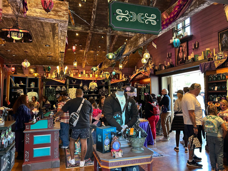 PHOTOS, VIDEO: Full Tour of Madame Leota's Somewhere Beyond Haunted ...