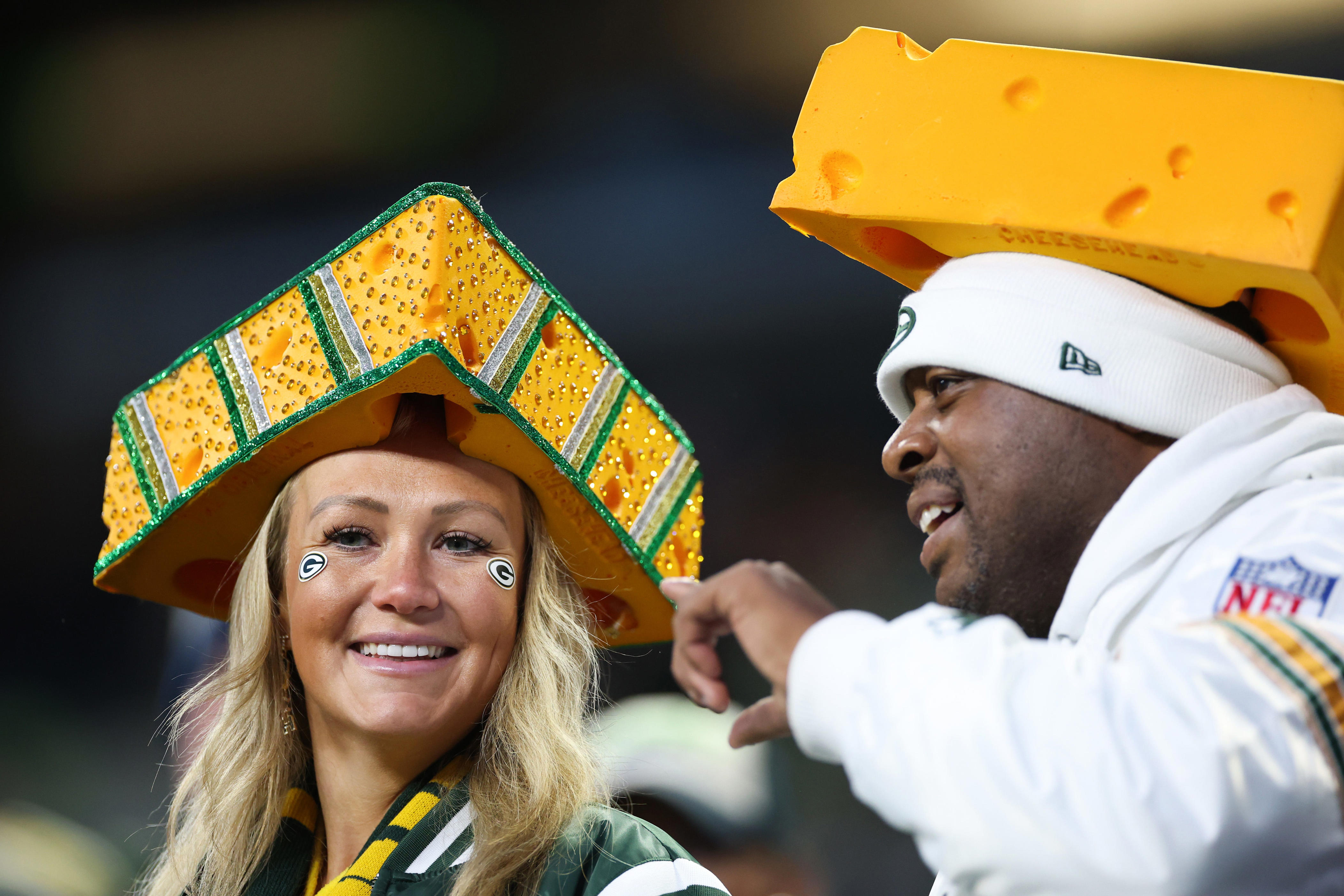 David Bakhtiari congratulates Aaron Rodgers on becoming most sacked ...